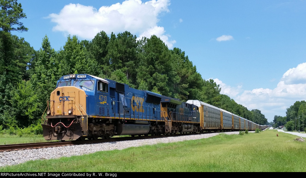 CSX 4713 (SD70MAC)